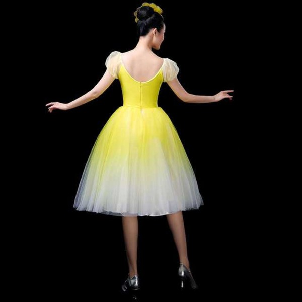 Women's girls yellow modern dance chorus group dancers party stage ...